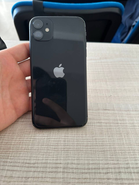 iPhone 11 128talik 83% batarea
