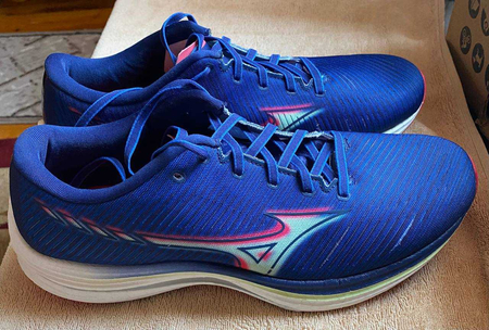 Продаются кроссовки для бега Mizuno Wave rebellion