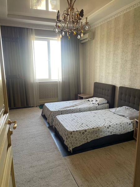 Срочно продаётся квартира 212 кв.м новостройка центр