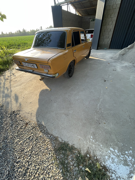 Vaz 21011 sotiladi