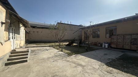 Срочно Продаётся 6 сотих можно подбизнес и можно дом 30*20 фасад