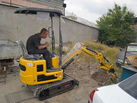 Mini ekskavator sotiladi