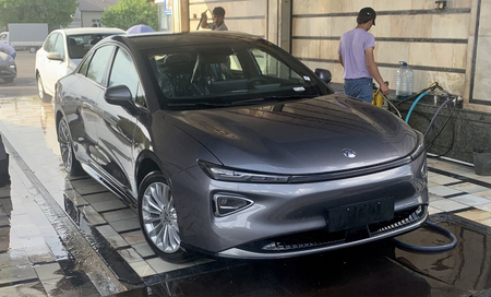 Hycan A06 plus електромобиль