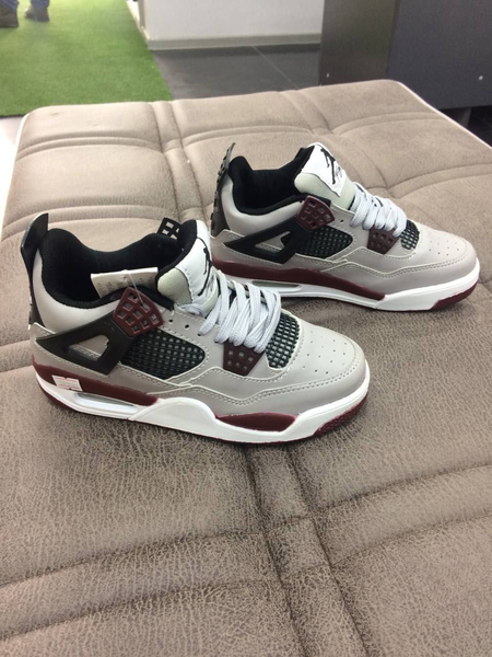 Jordan 4 krossovka