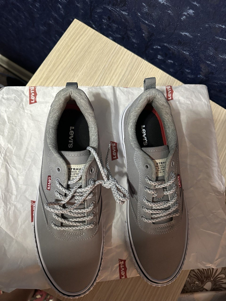 Levi's men's sneakers us9
