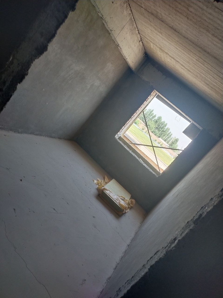 Жк.Бек-Барака.Новастройка,Каробка,2 Хона 50м²,Срочна Сотилади,