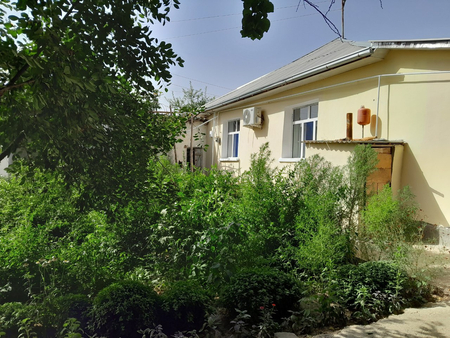Uy hovli sotiladi 40 sotik 45000$