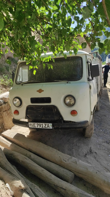 Uaz bortovoy sotiladi
