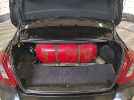 Lacetti 1.8 sotiladi