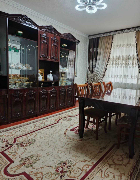 Продается квартира на 11 квартале Чиланзарского района. 4/2/4