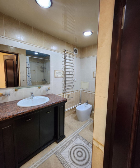 Квартира в отличном месте хороший ремонт мебель техника пл.103м2