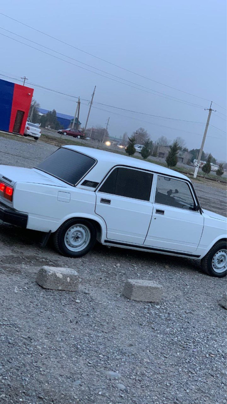 Vaz 2107 sotiladi
