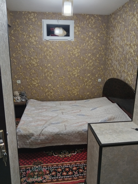 Кора камиш 1/2 бозорчани йонида 5 этажли домни 1 чи  этажида