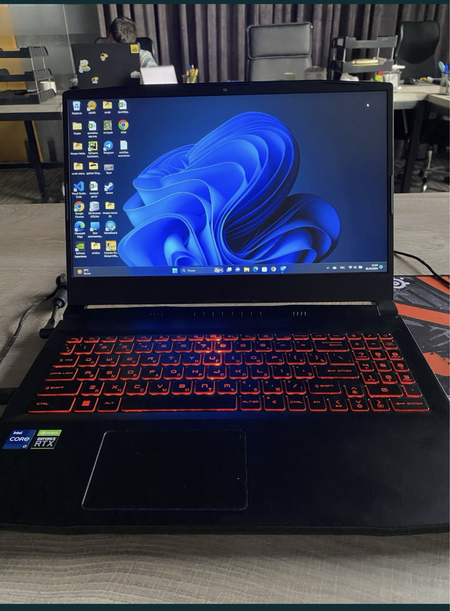 Ноутбук MSI