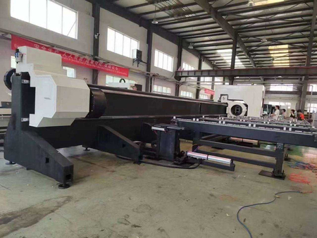 UMPROTECH Комбо станок лазерной резки металла с труборезом 1500W