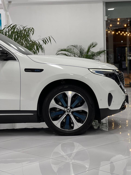 Mercedes Benz EQC400