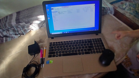 Ноутбук асус i3. 256 gb ssd. 8 gb operativ