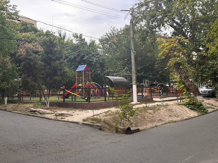 2 Комнатная в центре у метро. Дархан . Срочно 96.000 с ремонтом {kos}