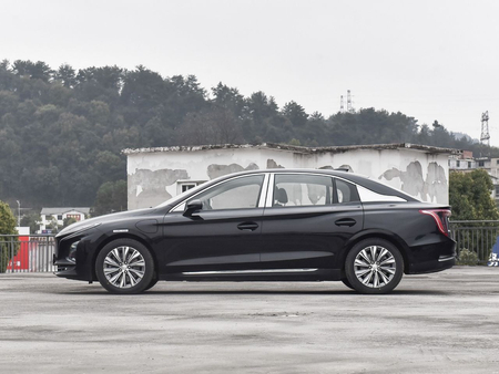 Hongqi E-QM 5   электромобиль .450 км запас хода.