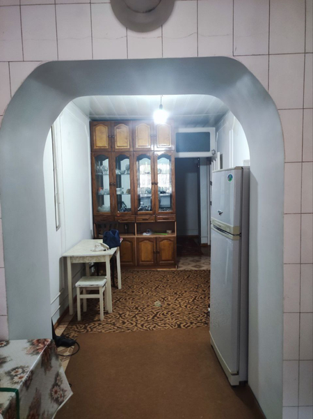 Продаётся СРОЧНО Юнусабад-18 {1в2/4/4}Галерейный Тип 42м²Квартира
