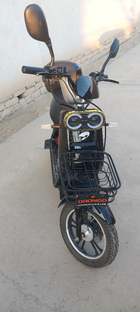 Moto sukuter eliktoroni