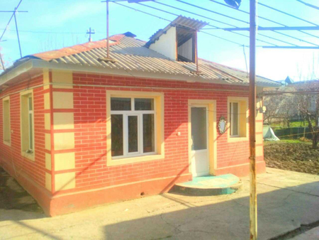 Продам дом с участком 7 соток и с магазином вдоль дороги. Кибрай рн