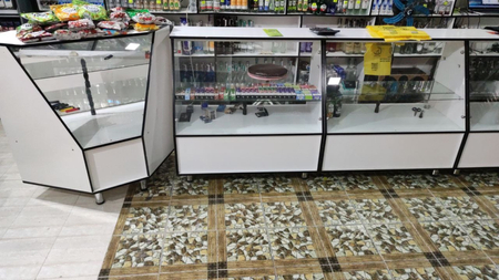 Magazin uchun vitrina va polkalar MDFdan yasalgan