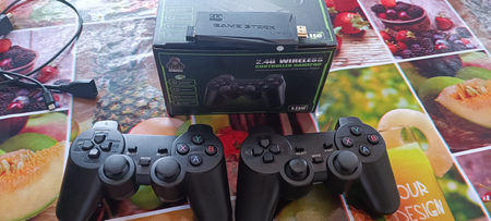 Game stick lite .
Игровая приставка 
10000 ретро игр
Множество различн