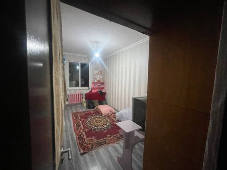 3 хонали 3-этажда жойлашган жихозланган квартира ижарага берилади