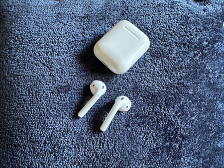 * Apple Airpods оригинал 100% в отличном состоянии все работает не дор