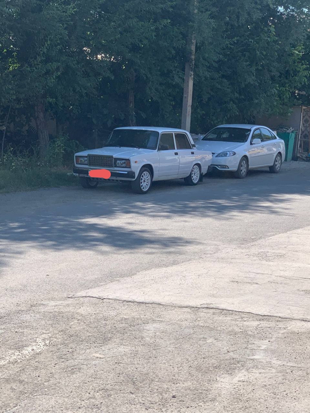Lada 2107 sotiladi