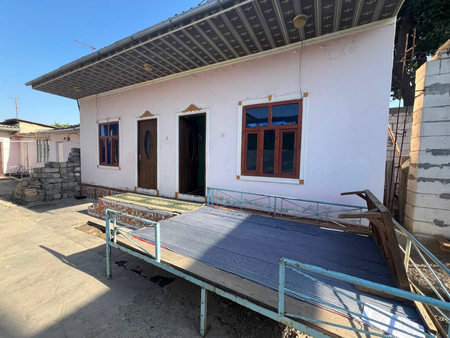 Uchastka sotiladi 3.5 sotix 6 xona