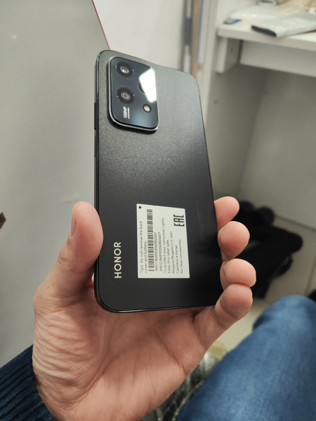 Honor 200 lite.  Yangidek