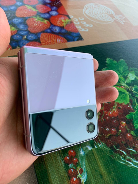 Galaxy Z flip 3  5G bor sotiladi
