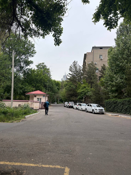 Продаётся 3-х комнатная квартира в центре города Ташкента. Около речки