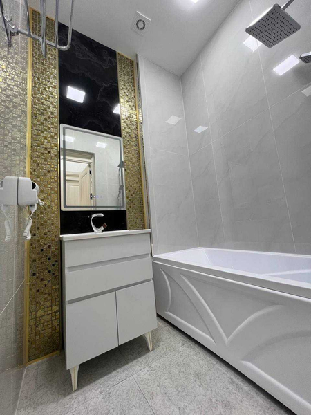 V4367 3/1/10 ЖК Саламатина Ор.р: братские могилы 62м2 евро ремонт
