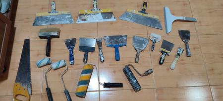 Кувалда, молотки, кетмень, плоскогубцы, гвоздодер, замок амбарный