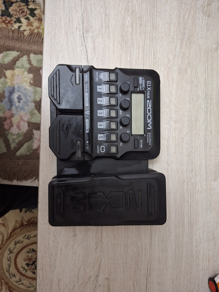 Продам гитарный процессор эффектов Zoom g1x four