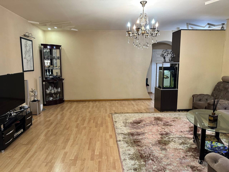 Продаю 4/4/5. В Центре Ц-1. Орентир Бибигон.