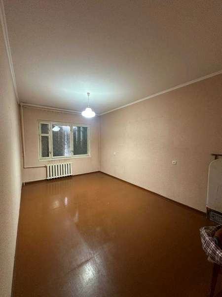 Продам 3х ком на 1 Этаже Балкон 2на6 ор-р Юнусабад-11 по линии Метро!