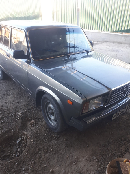vaz 2107 sotiladi