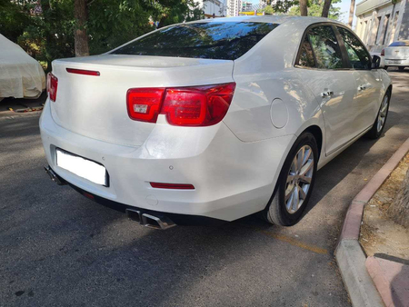 Malibu 1, 2015, 2.4, состояние аъло, белый жемчуг механика