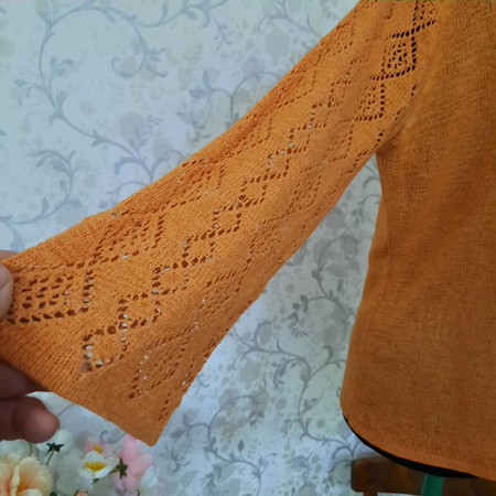 Кофточка с ажурными рукавами
