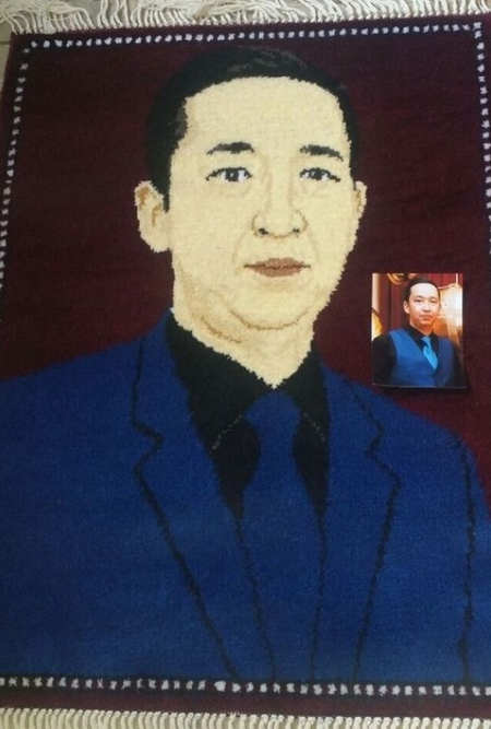 Гилам кулда тукимиз.