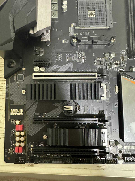 Материнская плата Gigabyte B450 AORUS PRO, своя
