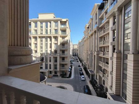 Продается кв Parkent ko’chasi, «Oq Saroy» da 92 m2 kvartira sotiladi.