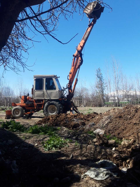 Traktor ymuzi kran