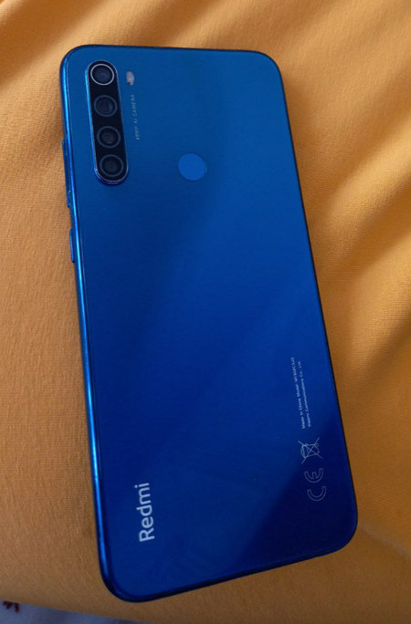 Telefon. Mi Note 8 . Elektr svet