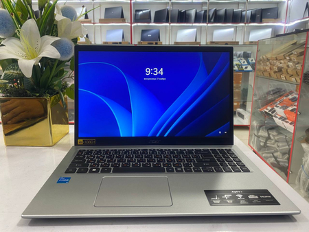 Acer core i3 tiniq holatda yangidek turibdi 4/256 ssdlik tez ishlaydi