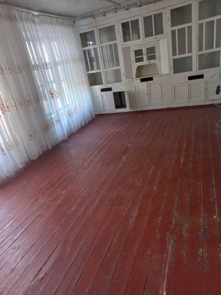 Yangibozor yo'lni yuzida 1-linyada uy arendaga beriladi